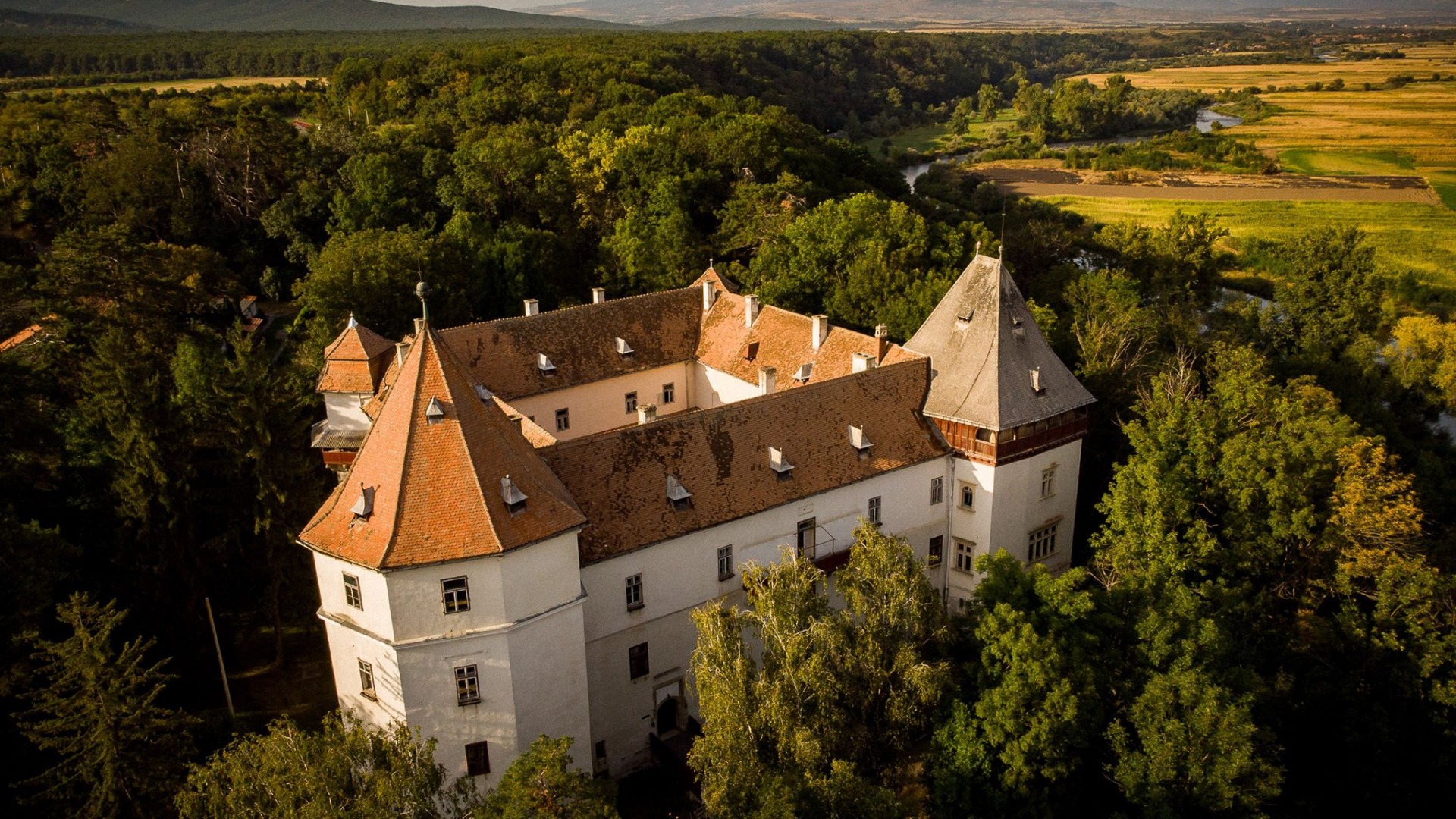 Top 5 Castele superbe din România - Onlime